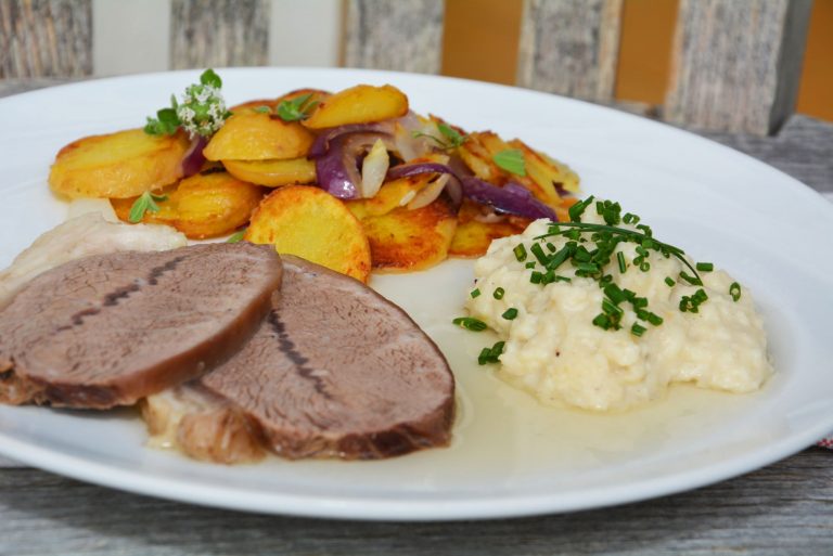 gekochtes Schulterscherzel - Gaumenfest.at - Entdecke den puren Geschmack!